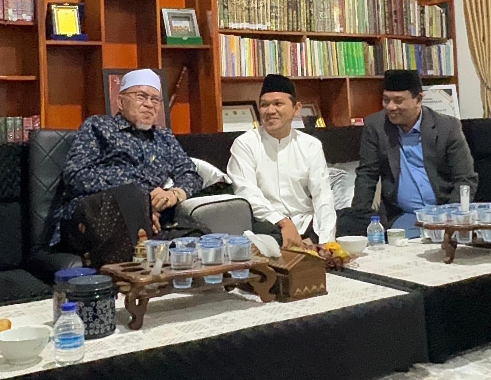 Calon Wakil Gubernur Aceh, Dek Fadh Sowan dengan Abu Mudi Samalanga