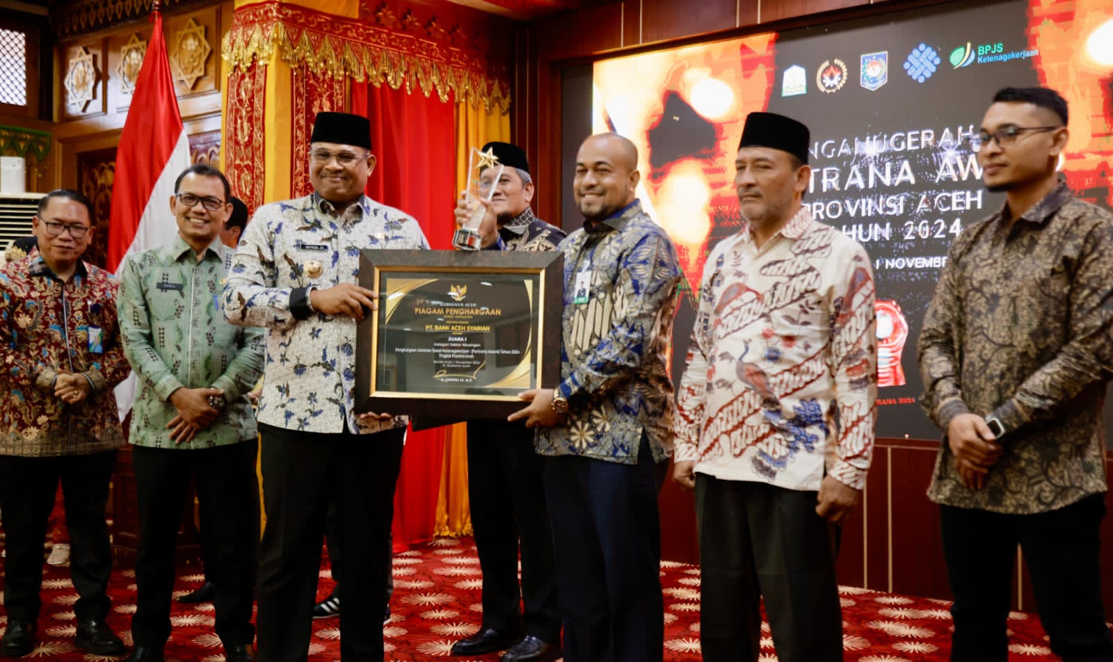Serahkan Paritrana Award 2024, Pj Gubernur Safrizal Tegaskan Komitmen Perlindungan Ketenagakerjaan