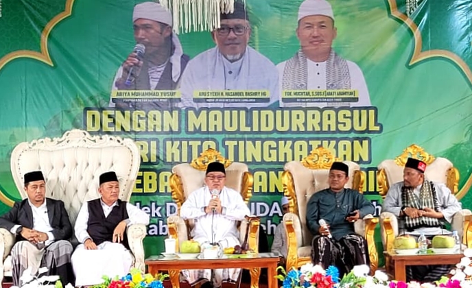 Klarifikasi Abu Mudi Soal Foto Dirinya Elus Kepala Dekfadh hingga Abi Zahroel Pose Dua Jari ...