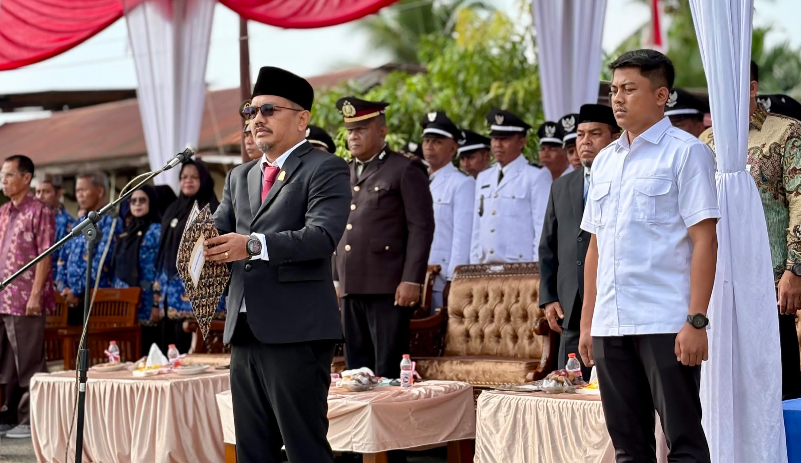 Anggota DPRA Bang Zak Baca Teks Proklamasi di Seruway - Sumber ...